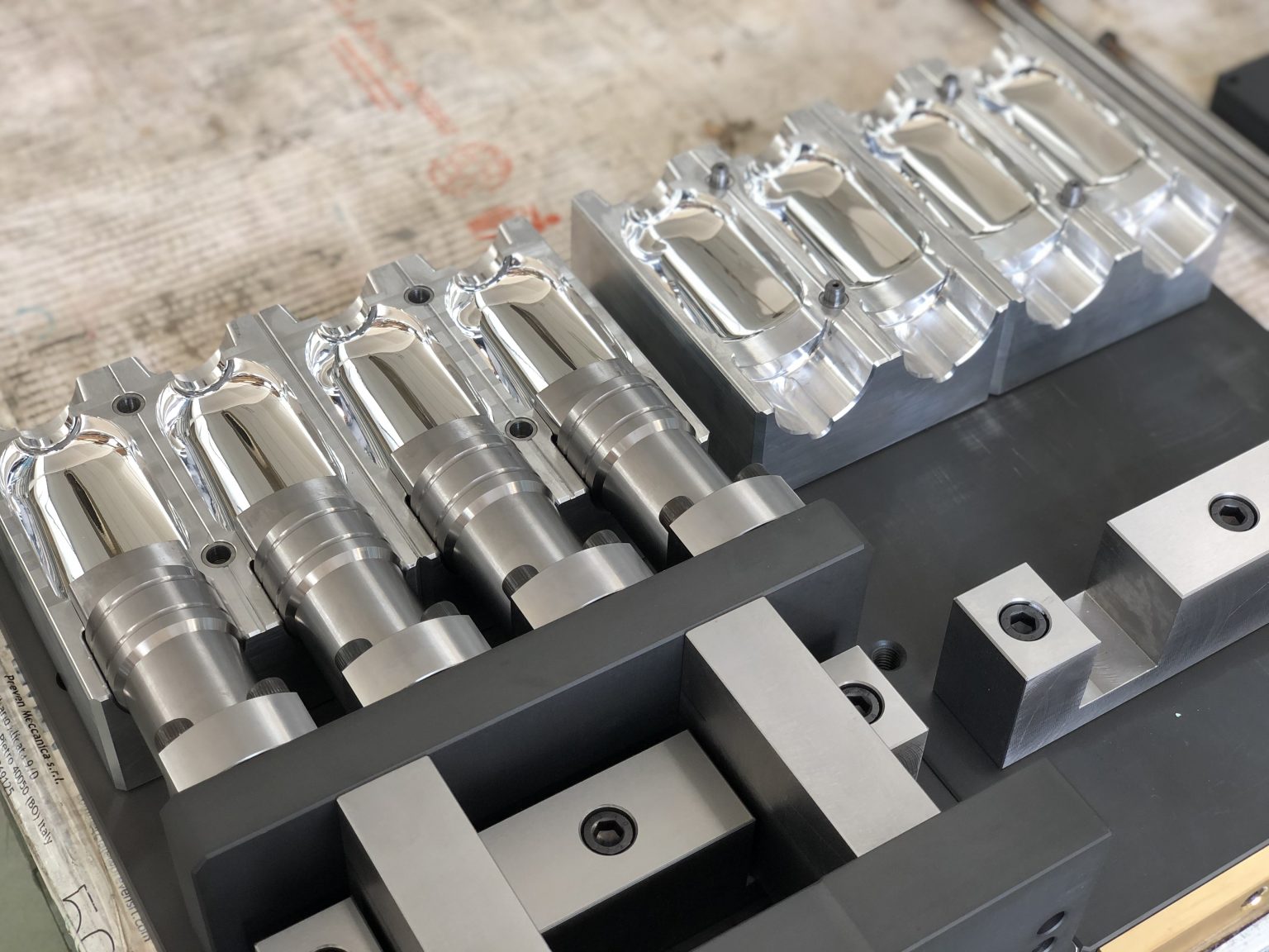 Consegnato stampo per macchina iniezione stiro soffiaggio (one step ...